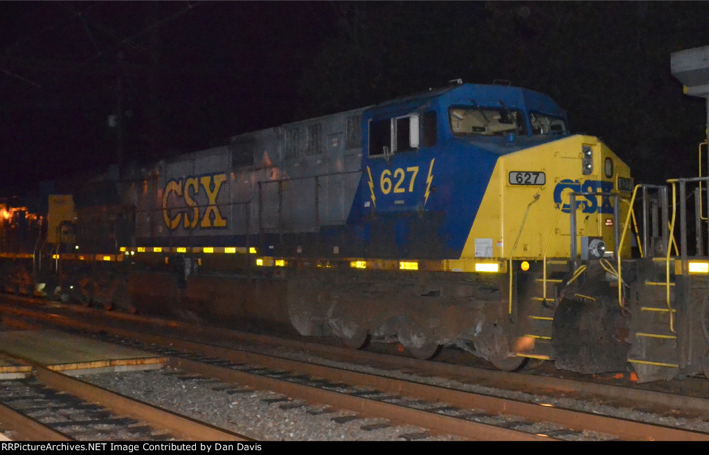 CSX AC60CW 627 on Q410-28